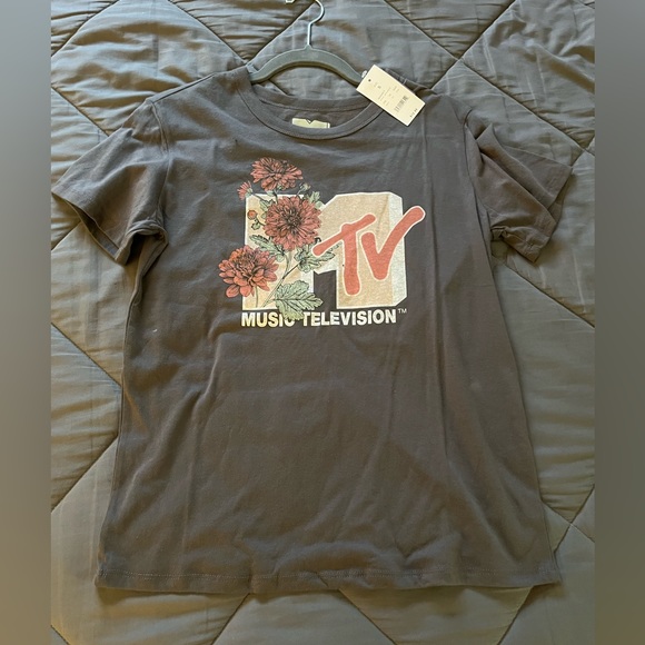 Tops | Mtv Graphic Tee | Poshmark